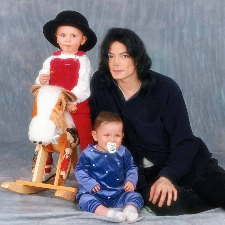 Where Is Michael Jackson’s Ex-Wife, Debbie Rowe, 25 Years After Their ...
